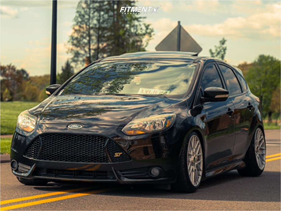 2014 Ford Focus ST with 18x8.5 Rotiform Forged Rse and Riken 225x35 on ...
