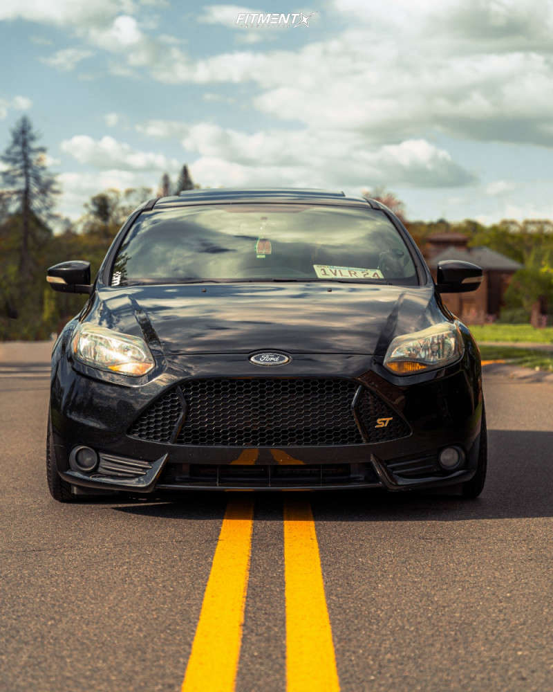 2014 Ford Focus ST with 18x8.5 Rotiform Forged Rse and Riken 225x35 on ...