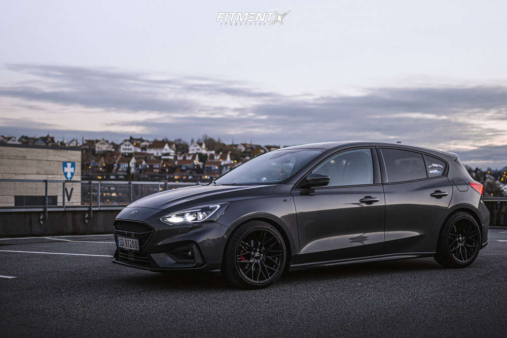 2019 Ford Focus ST-line Mk4 ST-line with 18x9.5 Japan Racing Jr28 and ...