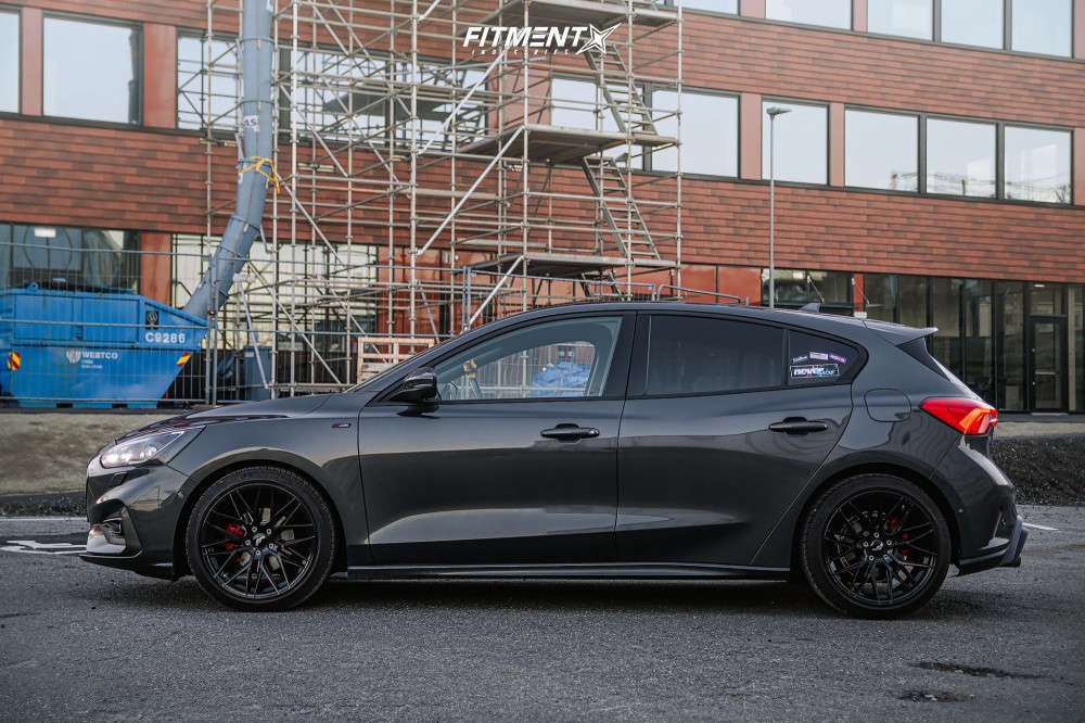 2019 Ford Focus ST-line Mk4 ST-line with 18x9.5 Japan Racing Jr28 and Michelin 235x40 on Stock ...