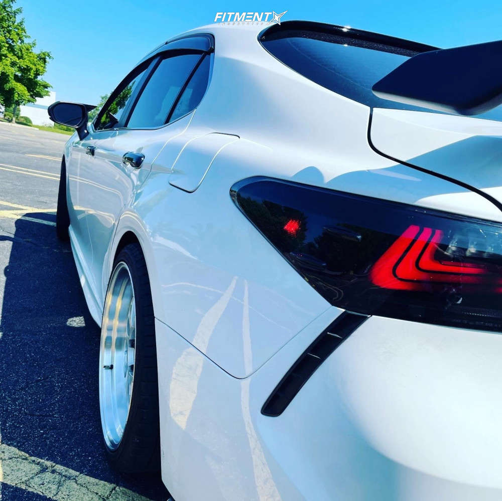 2018 Toyota Camry SE with 19x8.5 ESR Cr1 and Achilles 235x30 on ...