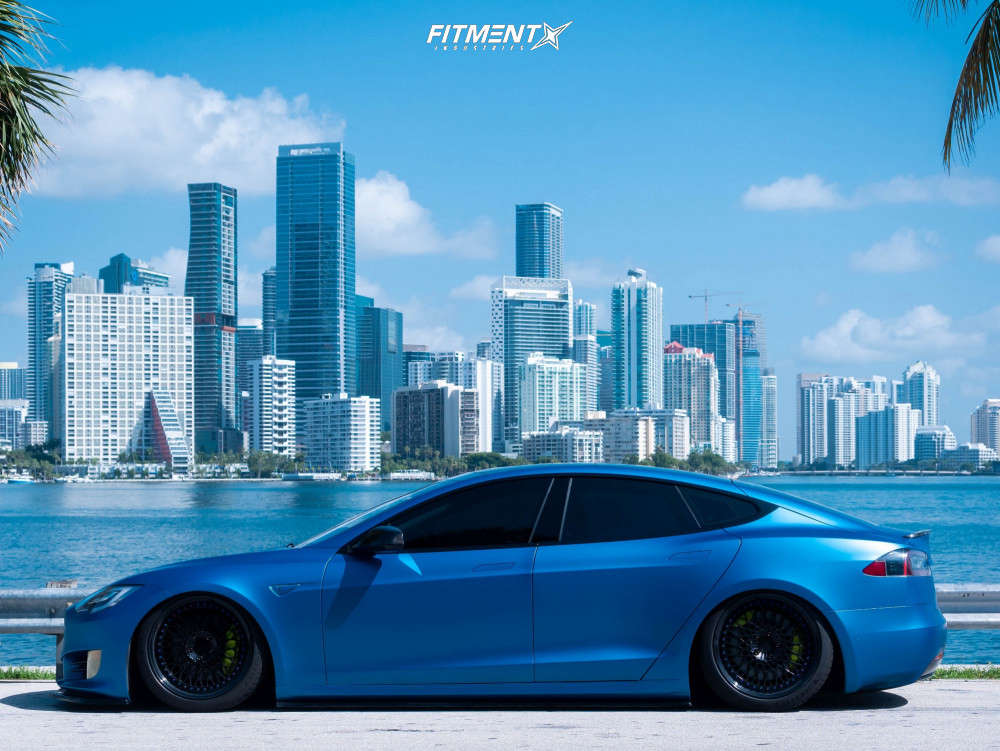 2016 Tesla S 70 with 20x9 Rotiform Lhr and Michelin 245x30 on Air ...
