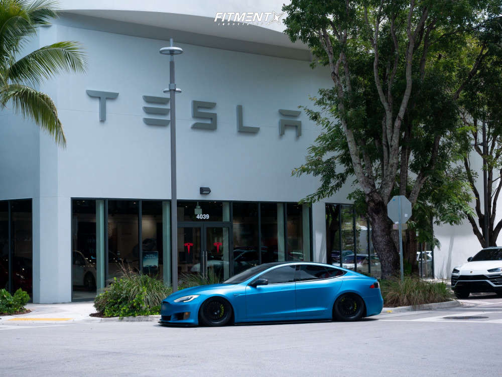 2016 Tesla S 70 with 20x9 Rotiform Lhr and Michelin 245x30 on Air ...