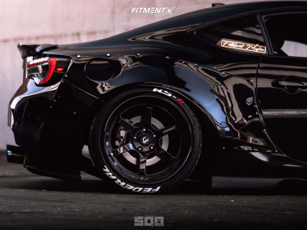 2017 Toyota 86 Base with 18x9.5 Cosmis Racing Xt-006r and Federal ...