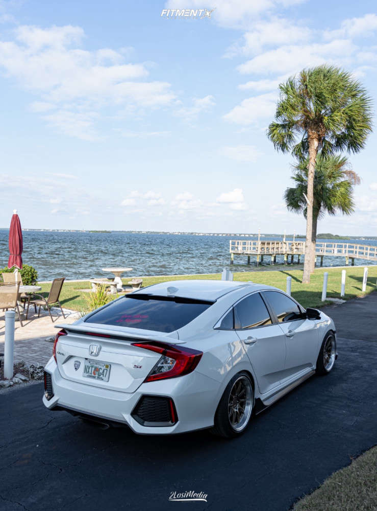 2019 Honda Civic Si with 18x9.5 Aodhan Ah07 and Goodyear 235x40 on ...
