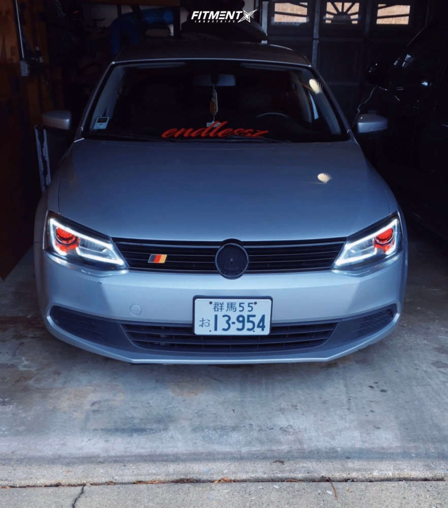 2012 Volkswagen Jetta SE with 18x8.5 F1R F103 and Delinte 225x40 on ...