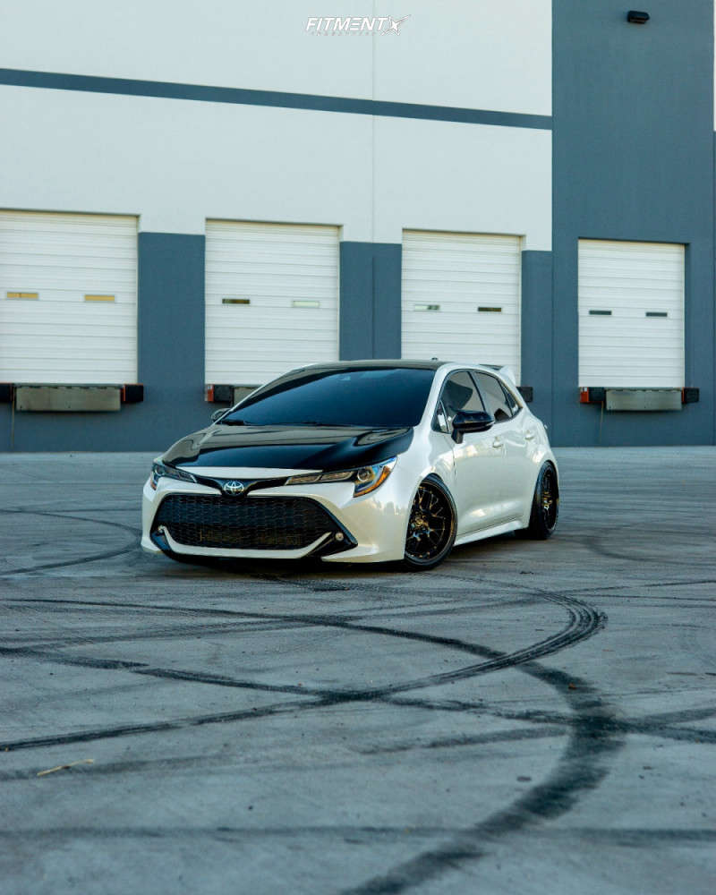 2019 Toyota Corolla XSE with 18x9.5 ESR Cs11 and Nitto 225x40 on ...