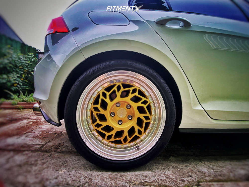 2017 Volkswagen GTI S with 18x8.5 F1R R32 and Vercelli 215x35 on Stock ...