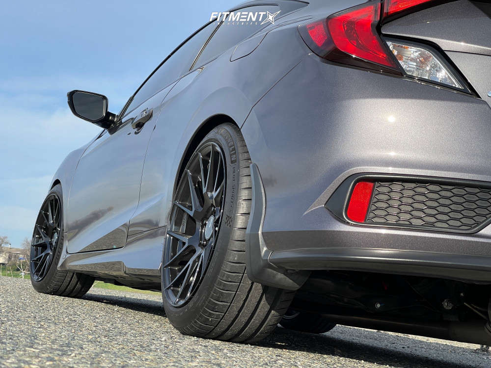 2019 Honda Civic Si with 18x9.5 Enkei Tm7 and Michelin 245x45 on ...