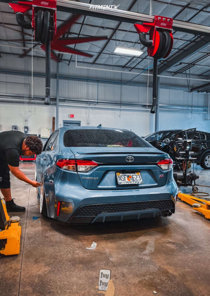 2020 Toyota Corolla SE with 18x9.5 ESR Sr01 and Federal 215x35 on ...