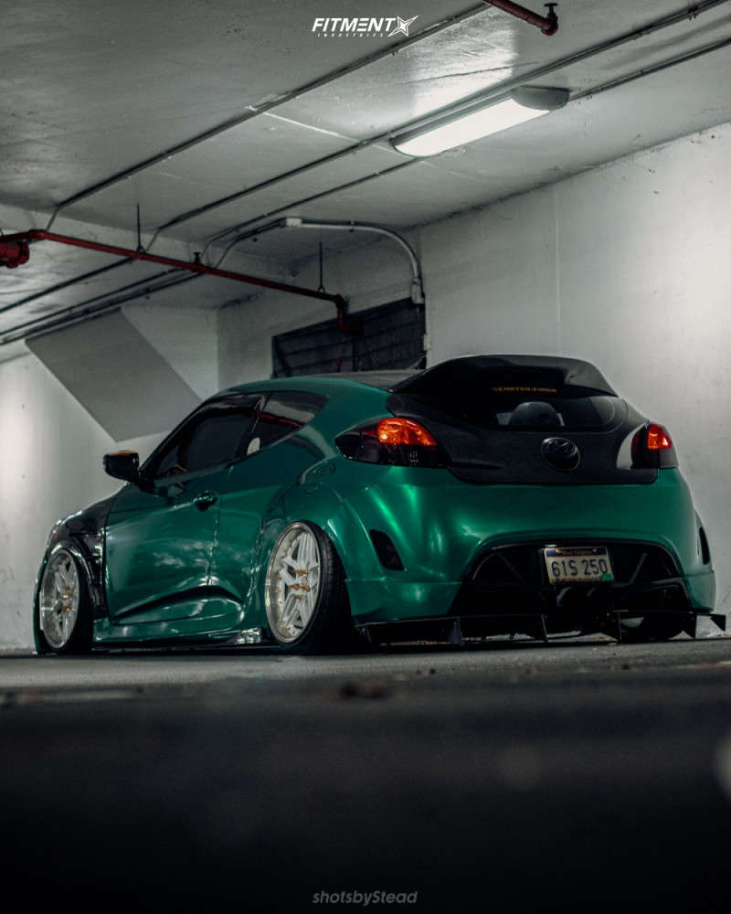 2013 Hyundai Veloster Base with 18x9.5 ESR Cs15 and Vercelli 215x35 on ...