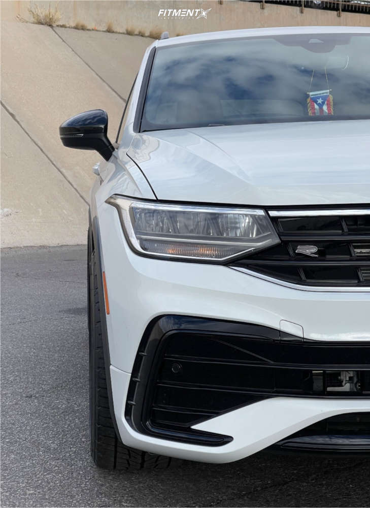 2022 Volkswagen Tiguan SE R-Line with 20x10.5 Niche Gamma and ...