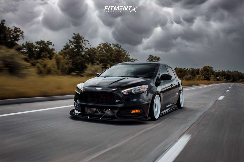 2016 Ford Focus ST with 18x9 Cosmis Racing Xt-206r and Continental ...