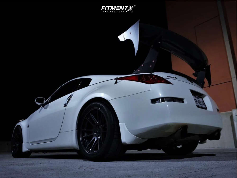 2007 Nissan 350Z Base with 18x9.5 Enkei Gtc01rr and Continental 275x35 ...