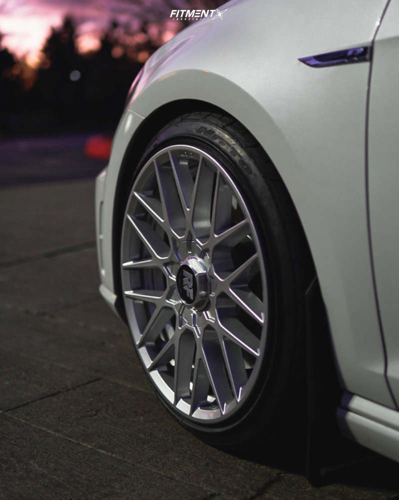 2016 Volkswagen Golf R Base with 18x8.5 Rotiform Rse and Nitto 205x40 ...