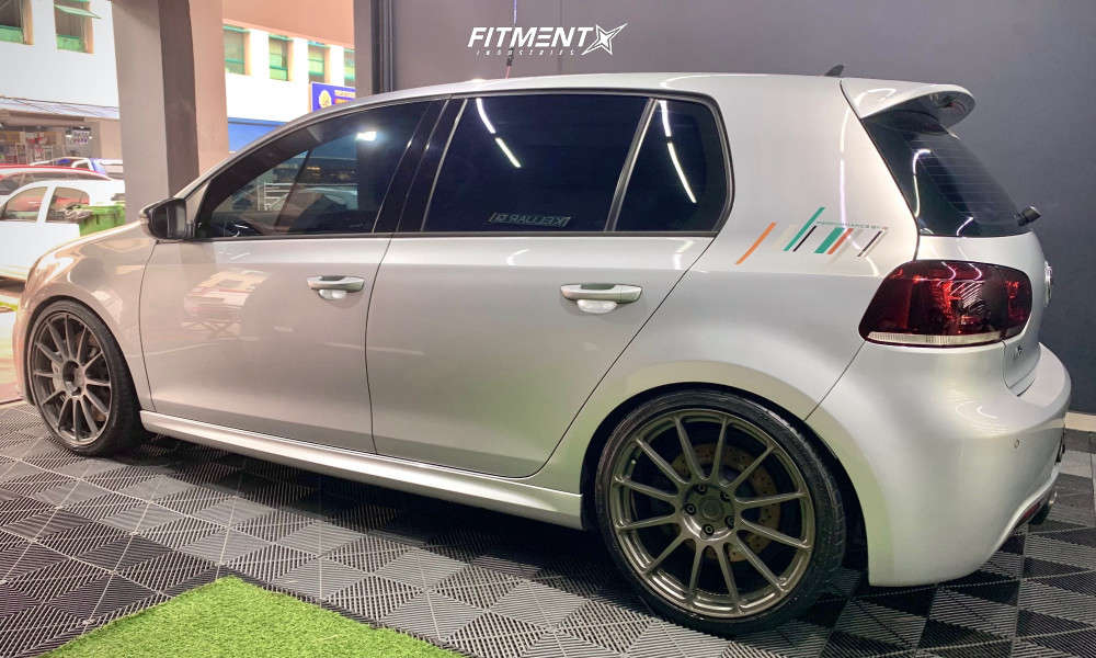 2013 Volkswagen Golf R Base with 19x8.5 BC Forged RS 43 and Bridgestone ...