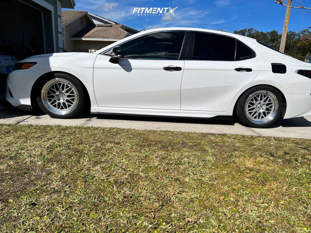 2019 Toyota Camry SE with 18x8.5 Aodhan Ah02 and Vercelli 245x40 on ...