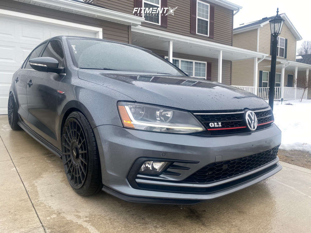 2017 Volkswagen Jetta GLI with 18x8.5 Rotiform Las-r and Nexen 215x35 ...