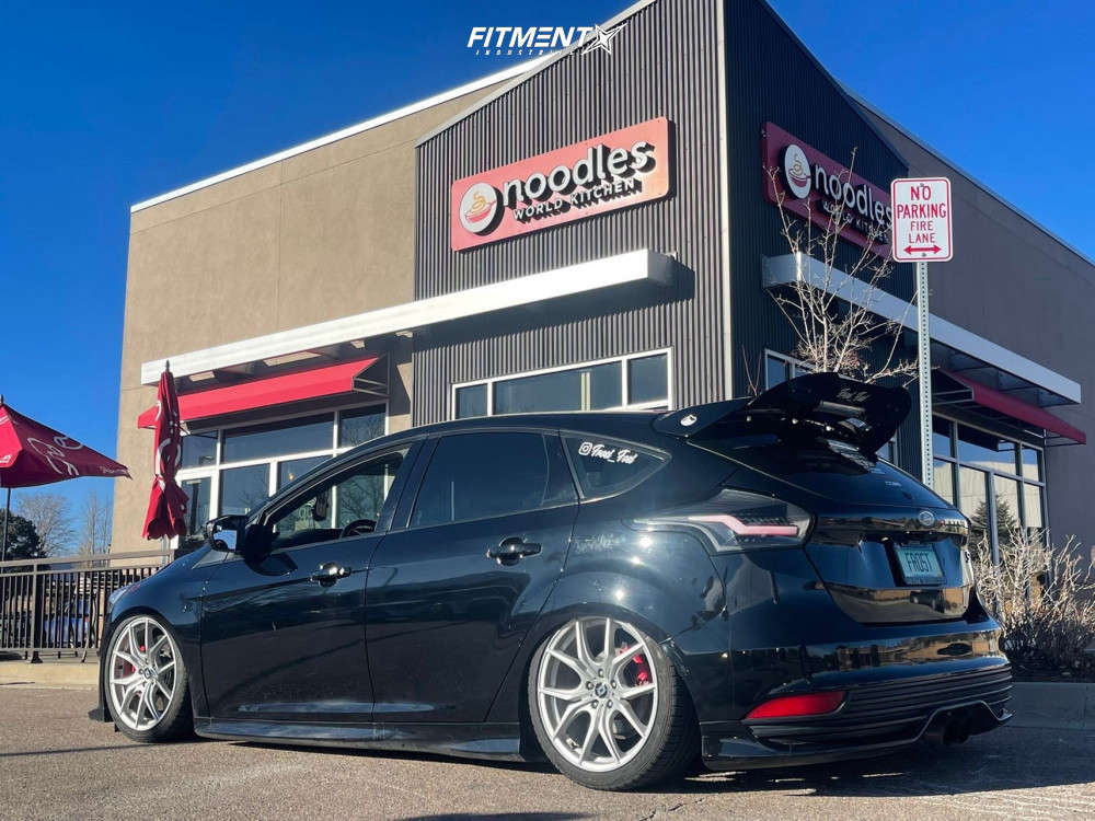 2017 Ford Focus ST with 18x8 Drag Dr67 and Falken 225x40 on Air ...