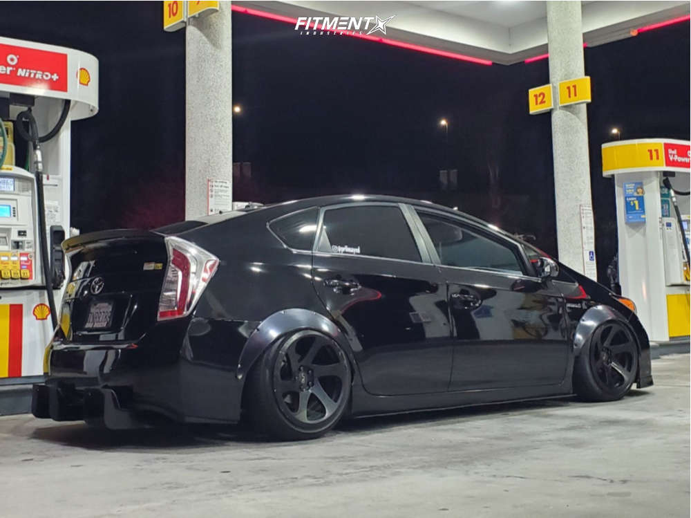 2015 Toyota Prius Five with 18x9.5 JNC Jnc032 and Pirelli 225x40 on Air ...