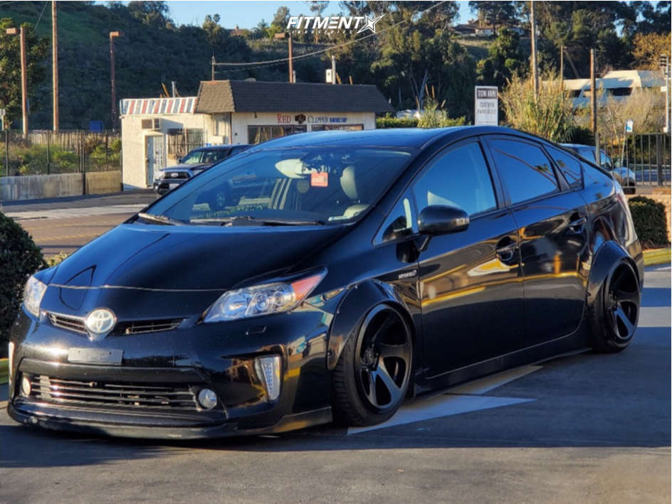 2015 Toyota Prius Five with 18x9.5 JNC Jnc032 and Pirelli 225x40 on Air ...