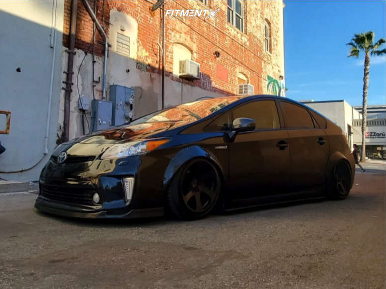 2015 Toyota Prius Five with 18x9.5 JNC Jnc032 and Pirelli 225x40 on Air ...