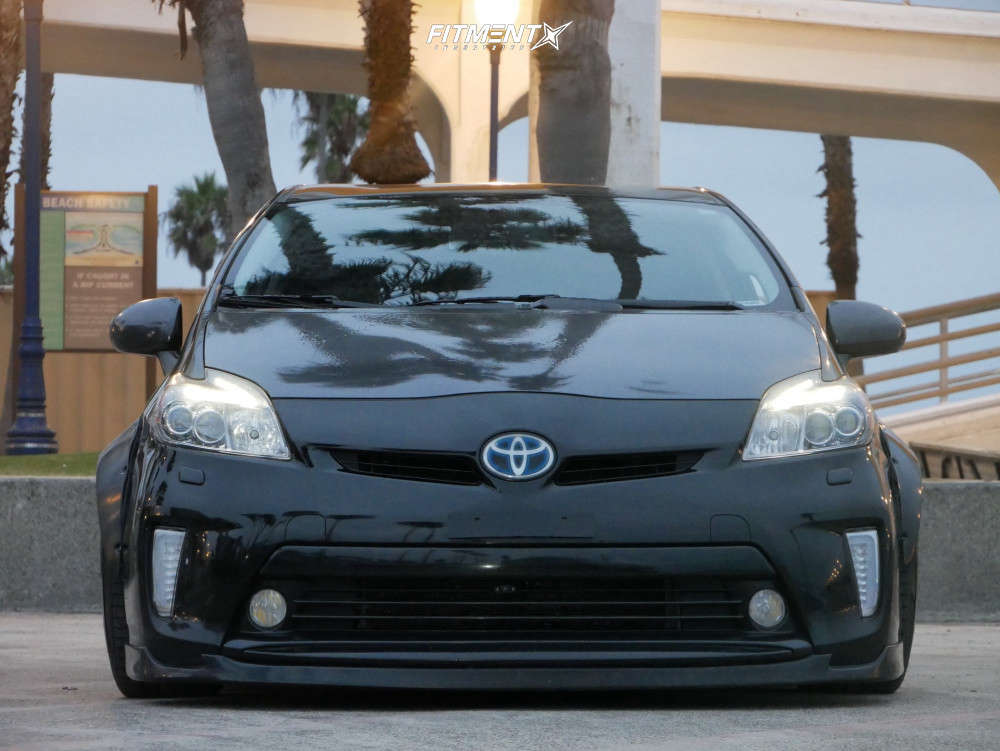 2015 Toyota Prius Five with 18x9.5 JNC Jnc032 and Pirelli 225x40 on Air ...