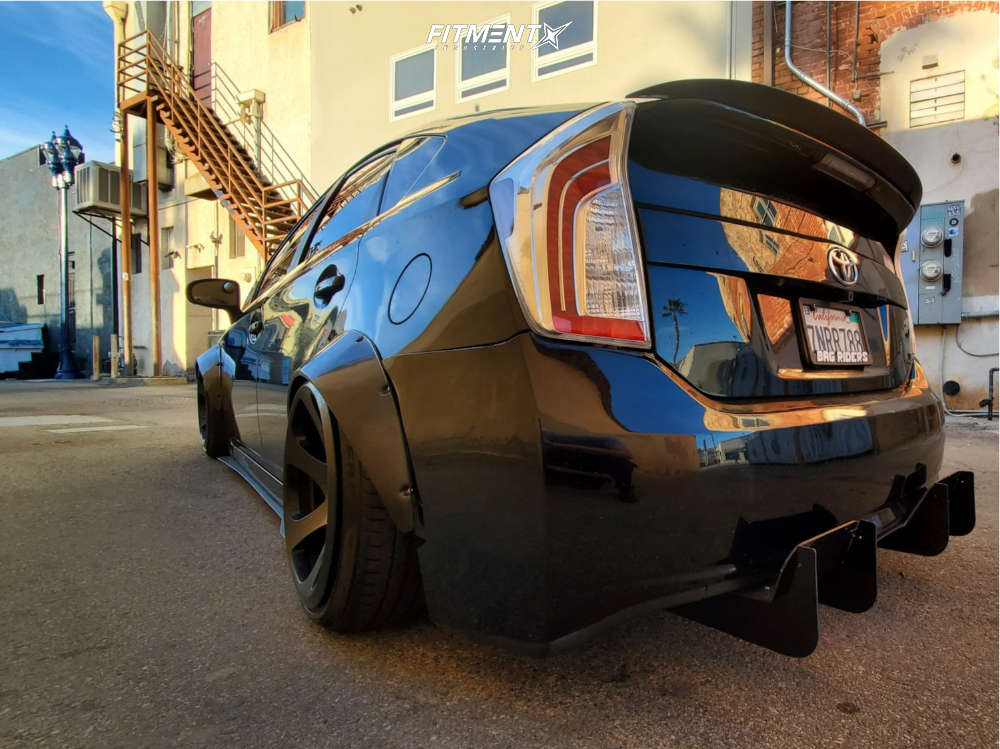 2015 Toyota Prius Five with 18x9.5 JNC Jnc032 and Pirelli 225x40 on Air ...