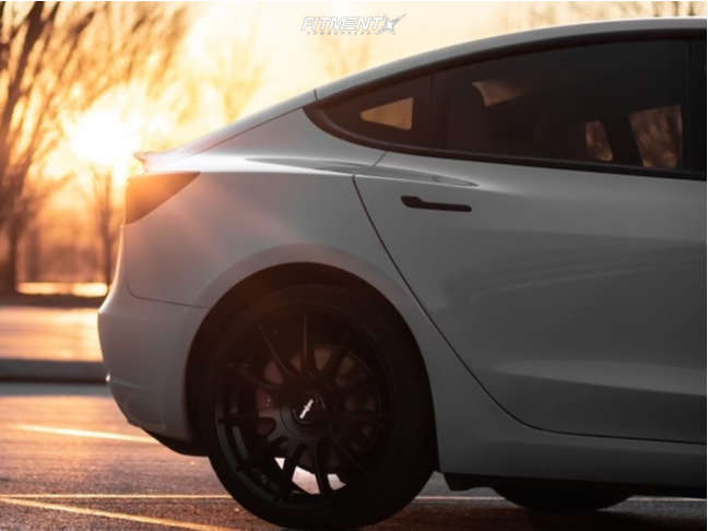 2018 Tesla 3 Performance with 20x8.5 Rotiform Dtm and Michelin 235x35 ...