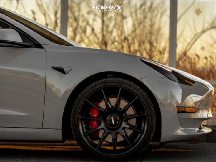 2018 Tesla 3 Performance with 20x8.5 Rotiform Dtm and Michelin 235x35 ...