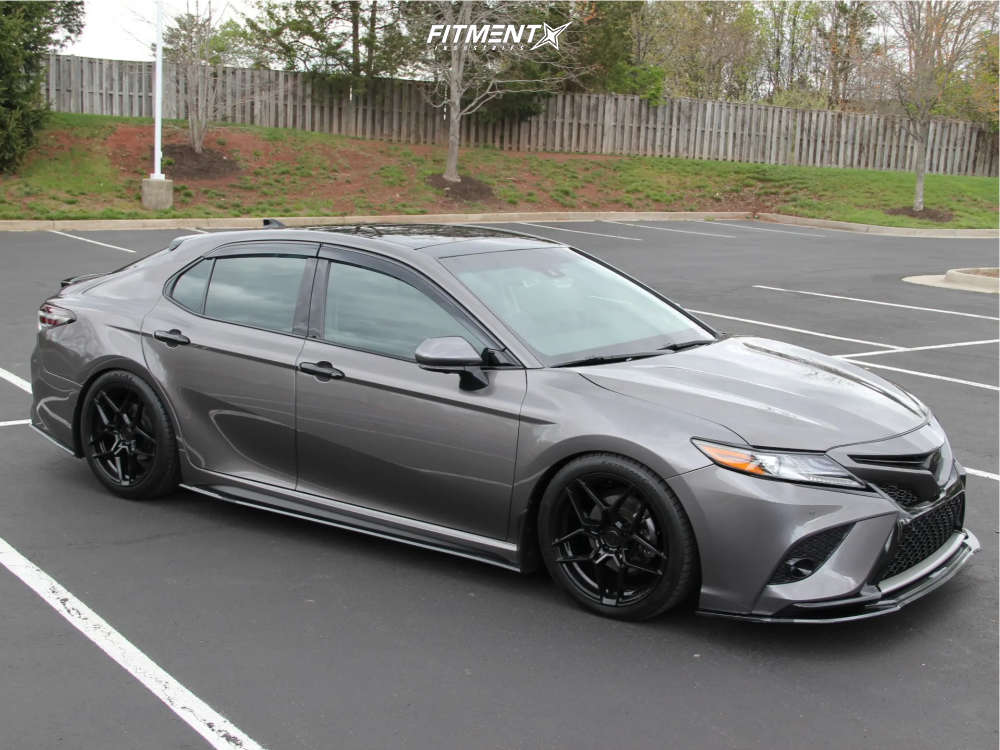 2018 Toyota Camry XSE with 19x8.5 Rohana RFX11 and Continental 245x40 ...