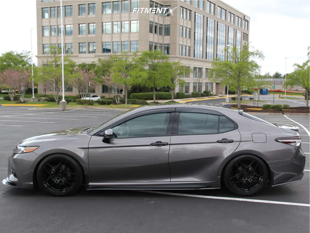 2018 Toyota Camry XSE with 19x8.5 Rohana RFX11 and Continental 245x40 ...