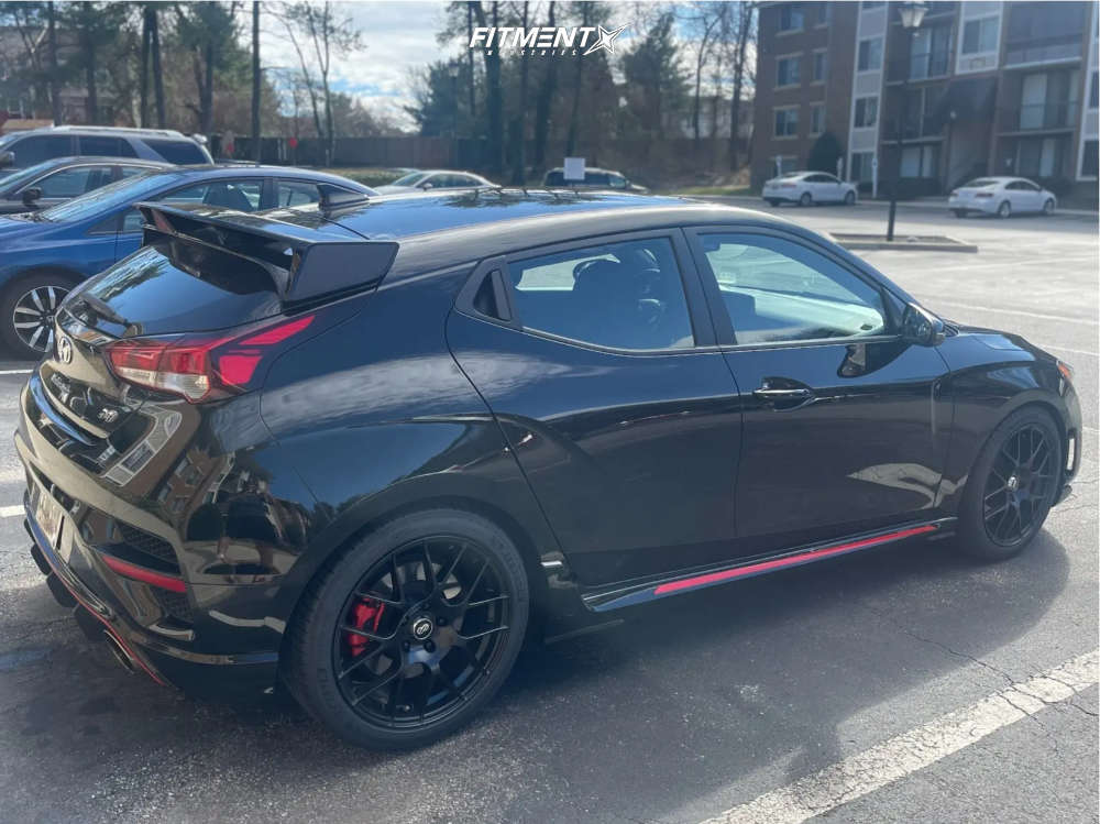 Hyundai Veloster Black Rims