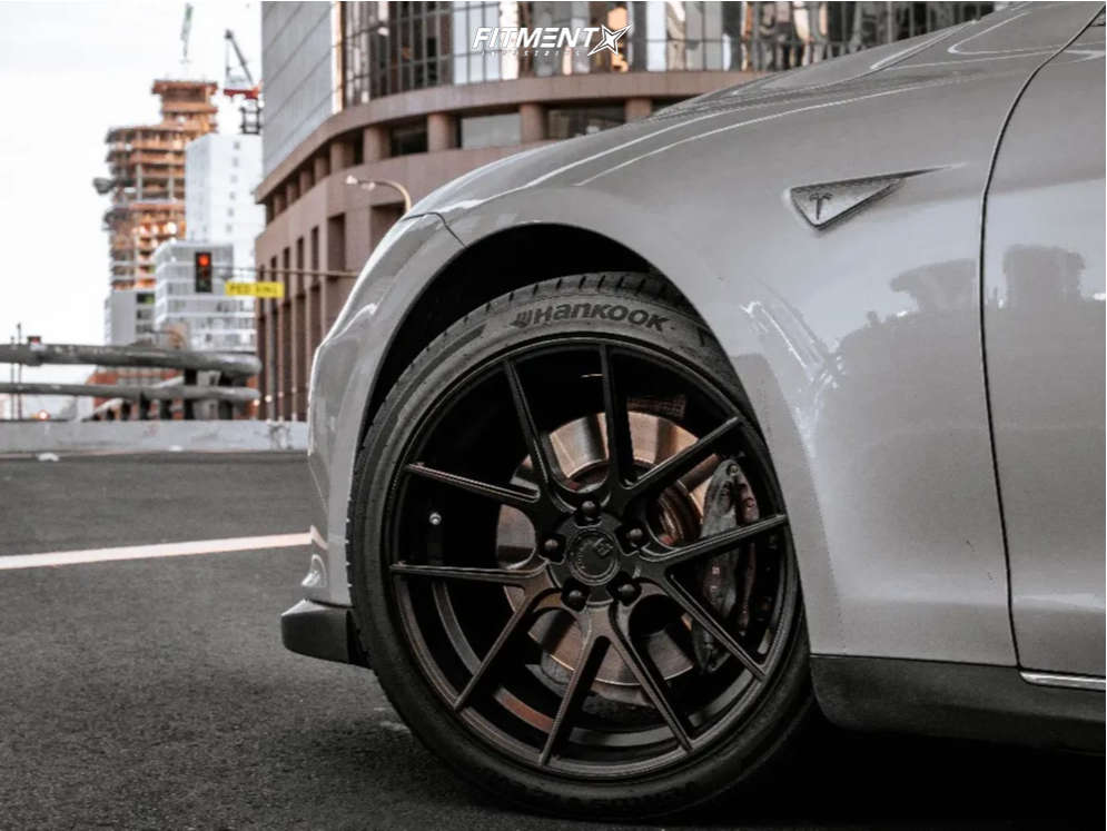 2020 Tesla S Performance with 20x9 Aodhan Aff3 and Hankook 255x40 on ...