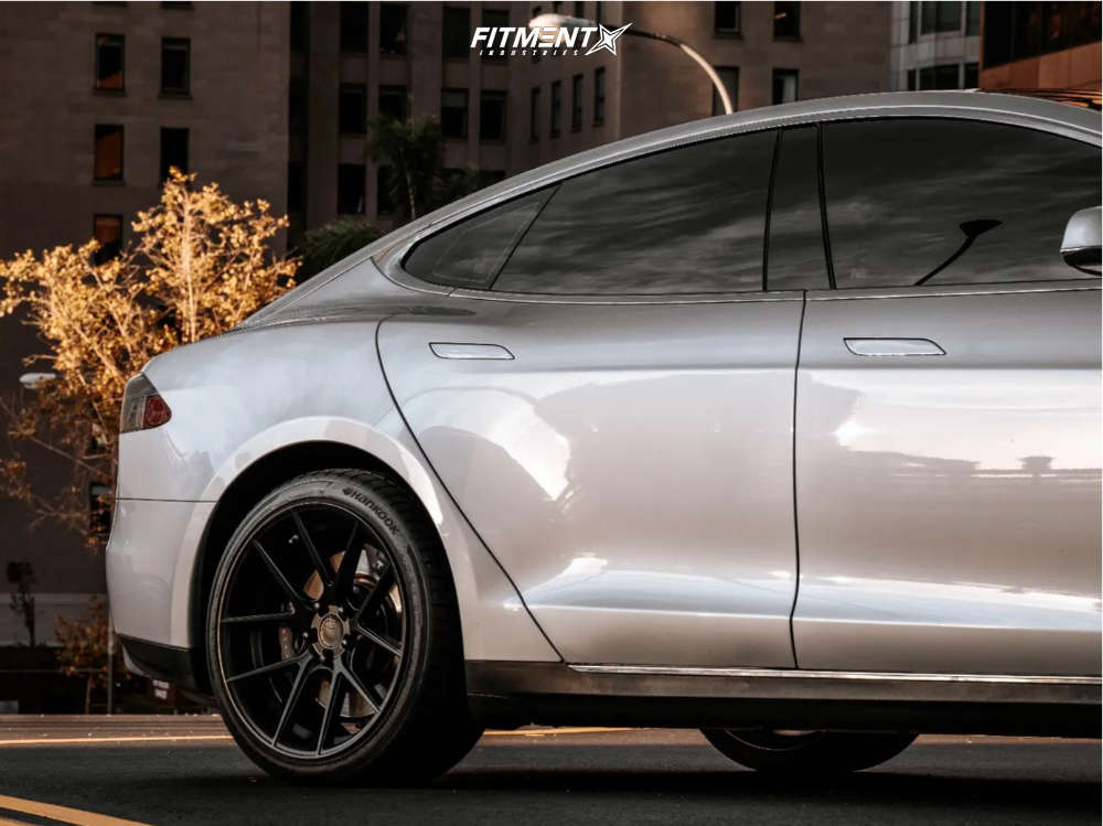 2020 Tesla S Performance with 20x9 Aodhan Aff3 and Hankook 255x40 on ...