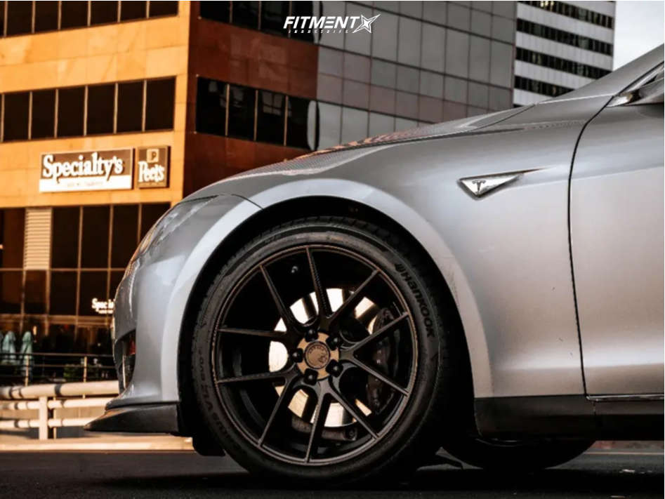 2020 Tesla S Performance with 20x9 Aodhan Aff3 and Hankook 255x40 on ...