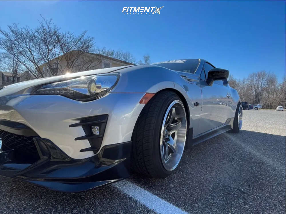 2018 Toyota 86 GT with 18x10 XXR 555 and Vercelli 225x40 on Coilovers | 2151915 | Fitment Industries