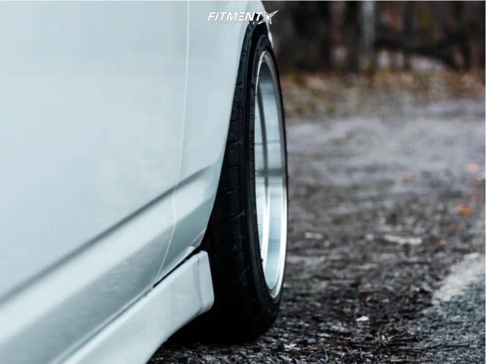 2005 Acura RSX Type-S with 17x9 Whistler Kr7 and Forceum 245x40 on ...