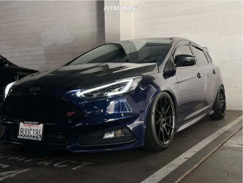 2017 Ford Focus ST with 18x8.5 Aodhan Ah09 and Laufenn 225x40 on ...