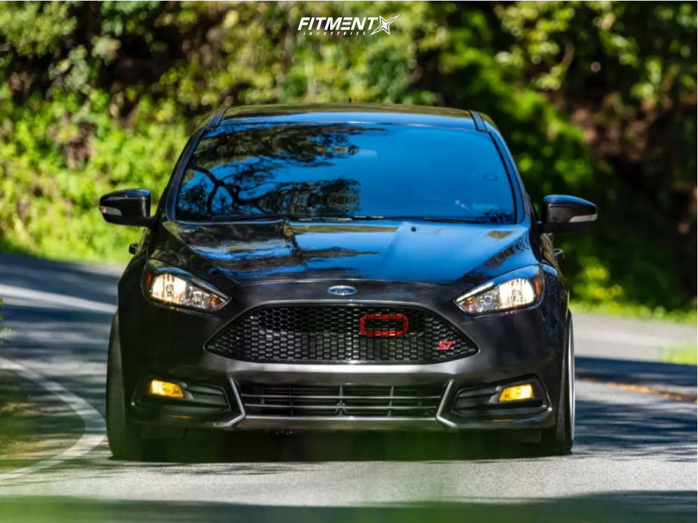 2016 Ford Focus ST with 18x8.5 Enkei Nt03m and Michelin 235x40 on ...
