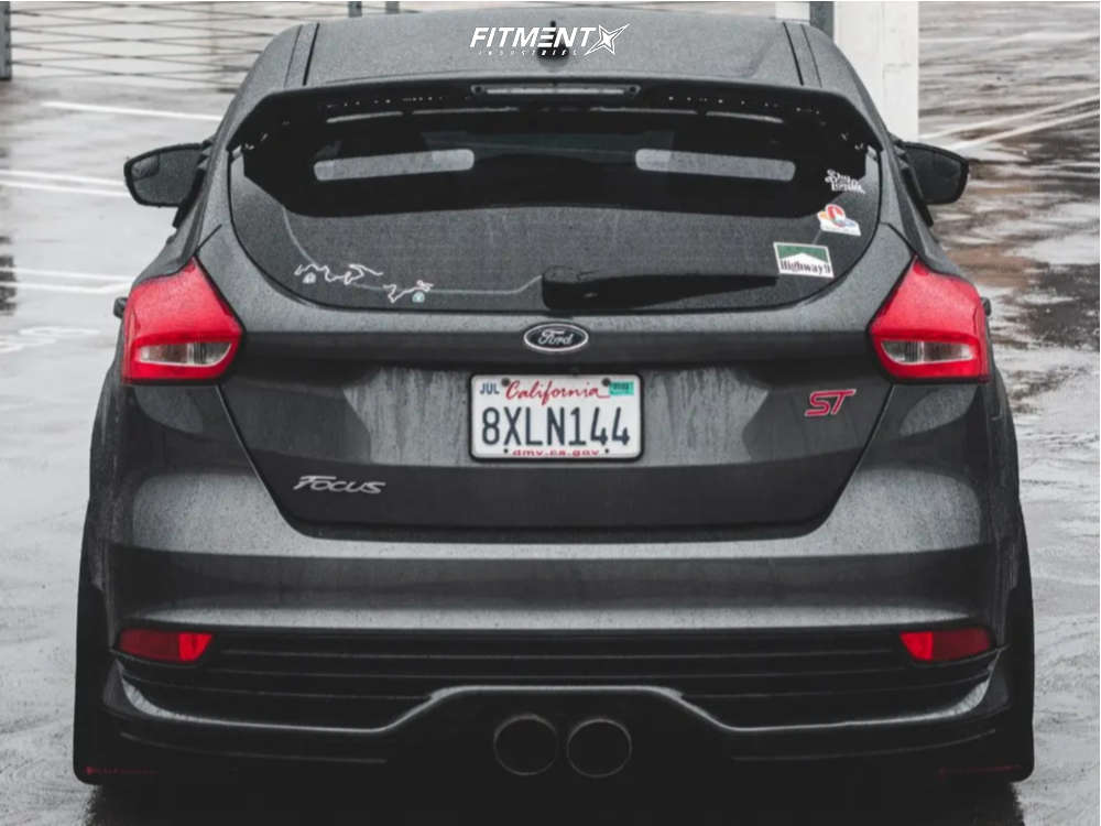 2016 Ford Focus ST with 18x8.5 Enkei Nt03m and Michelin 235x40 on ...