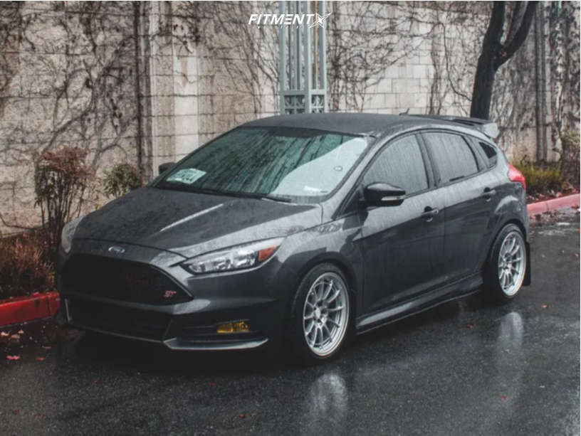 2016 Ford Focus ST with 18x8.5 Enkei Nt03m and Michelin 235x40 on ...