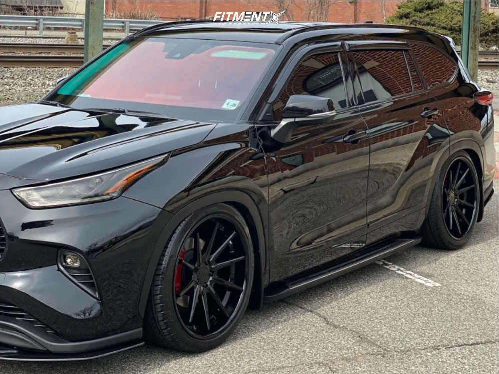 2021 Toyota Highlander XLE with 22x10.5 Ferrada FR4 and Fullway 275x45 ...