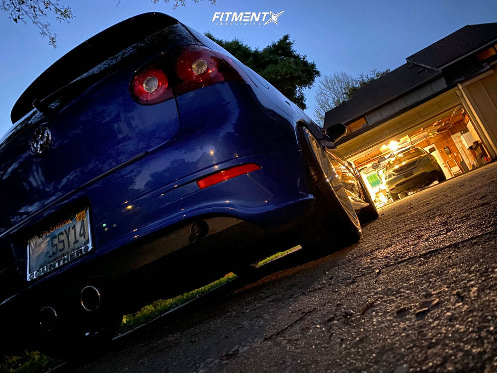 2008 Volkswagen R32 Base with 18x8.5 3SDM 0.04 and Accelera 215x35 on ...