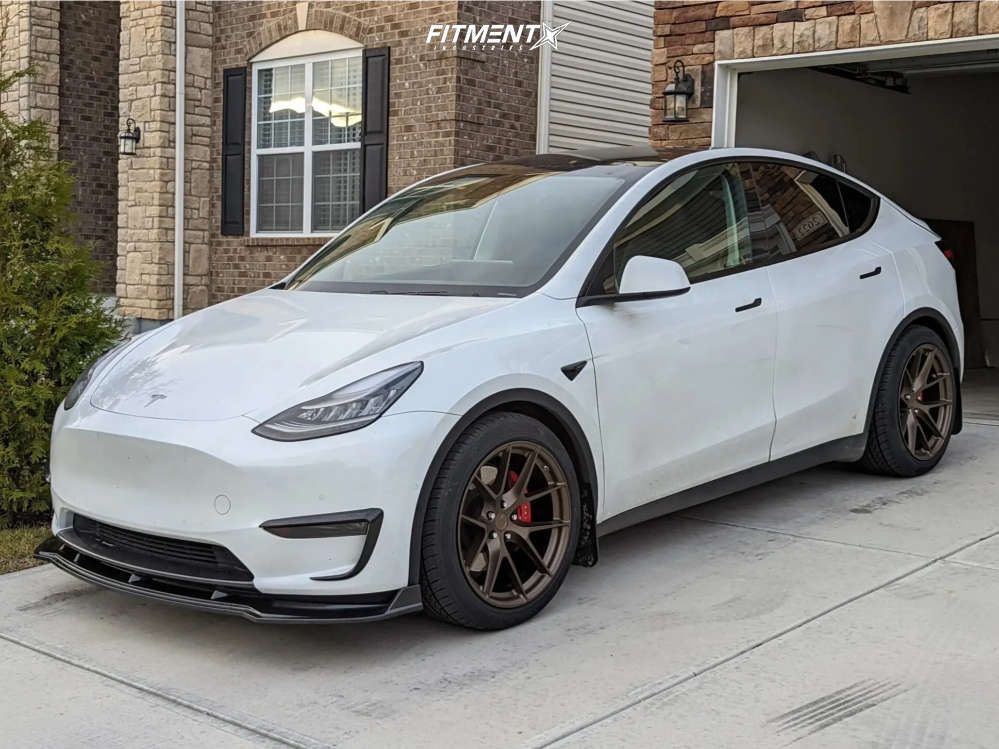 2020 Tesla Y Standard Range with 20x10.5 Aodhan Aff7 and Michelin ...