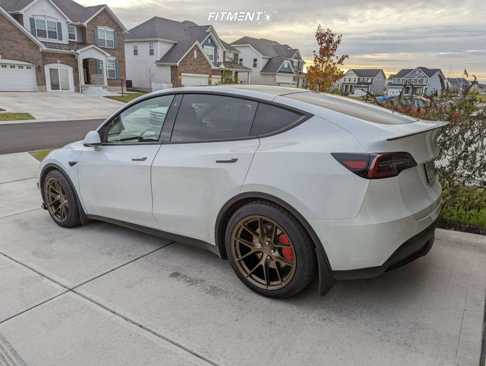 2020 Tesla Y Standard Range with 20x10.5 Aodhan Aff7 and Michelin ...