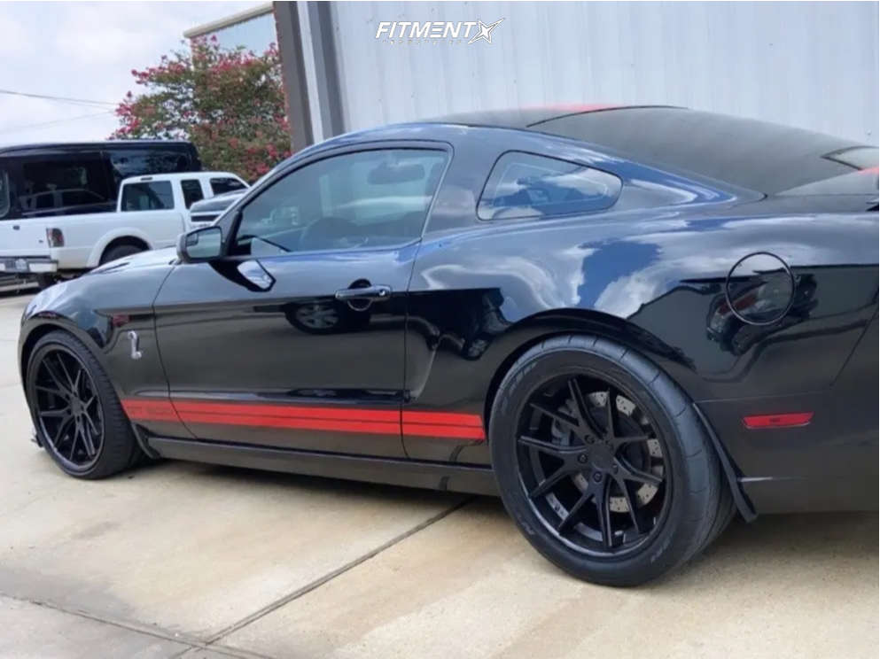 2013 Ford Mustang Shelby GT500 with 20x9 Ferrada FR2 and Continental ...