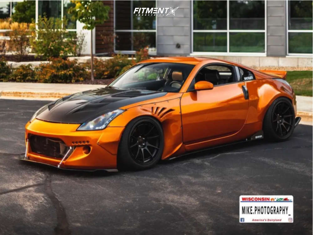 2004 Nissan 350Z Touring with 19x10.5 ESR Sr13 and Nitto 305x35 on Air ...