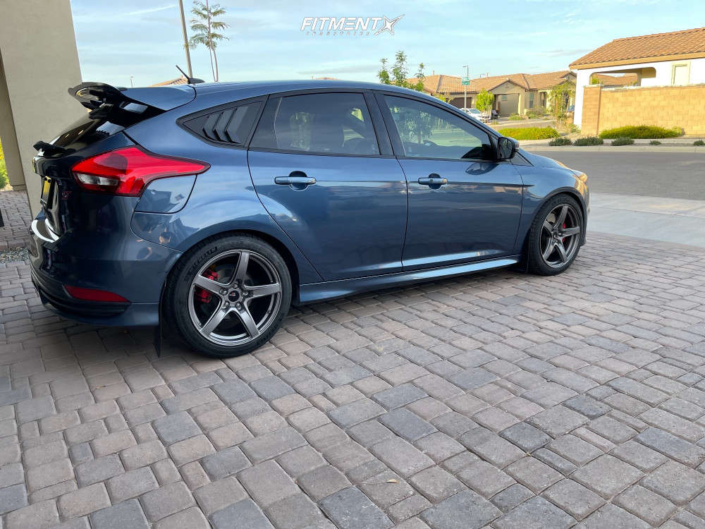 2018 Ford Focus ST with 18x8.5 Option Lab R555 and Michelin 245x40 on ...