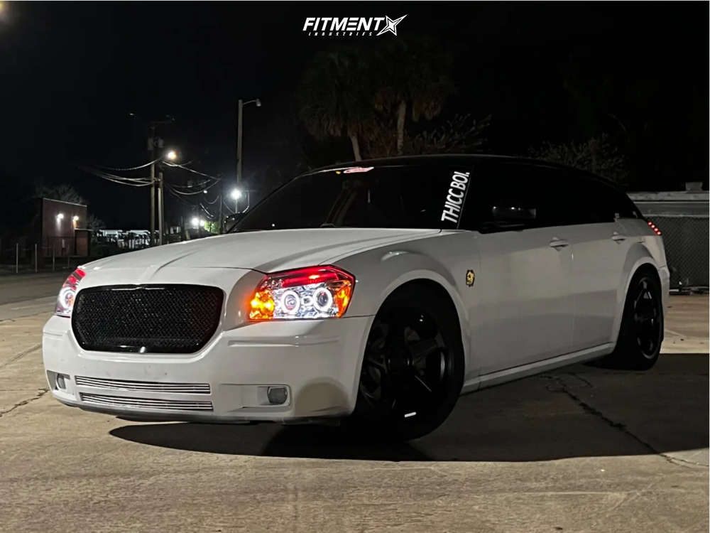 2005 Dodge Magnum R/T with 20x9 Voxx Replicas Demon and Vercelli 245x35 ...